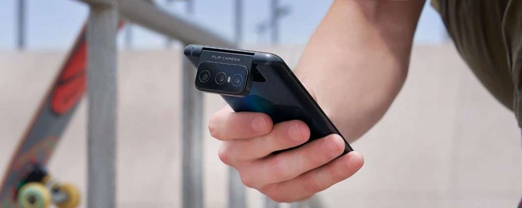 Asus ZenFone 8 Flip: il ritorno della "Flip-camera"
