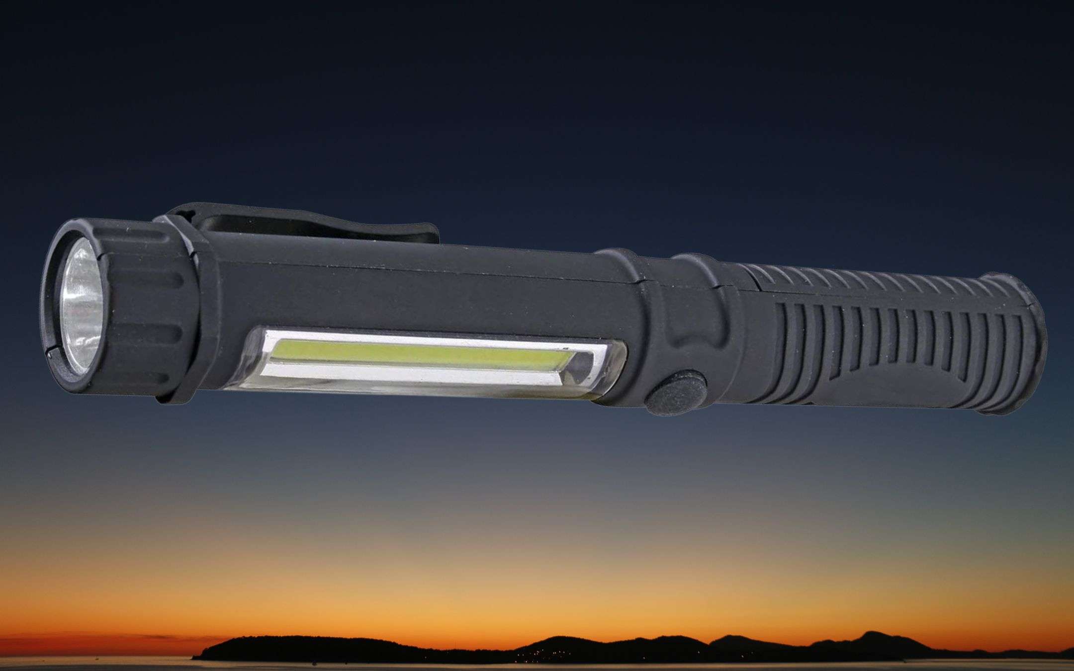 Sembra una penna, ma è una potente torcia 2 in 1: a 3,90€ è DA AVERE