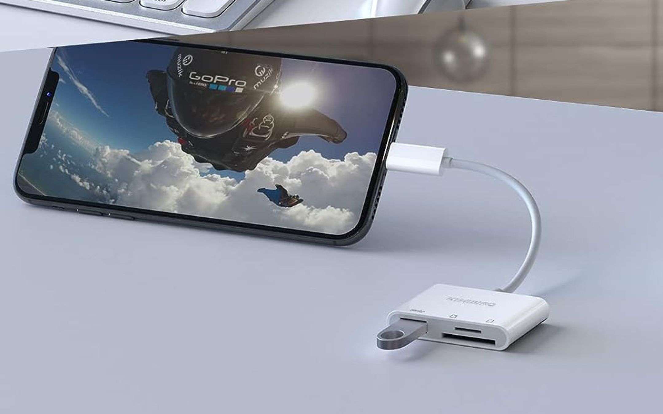 Hai uno smartphone con porta USB? Trasformalo in un PC con 9€: ecco come