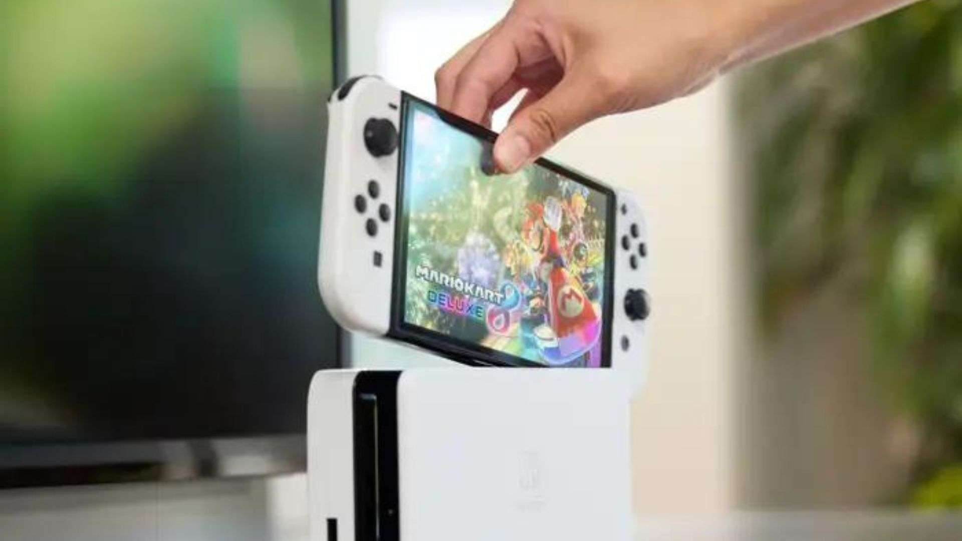 La Nintendo Switch OLED è in offerta a meno di 270€