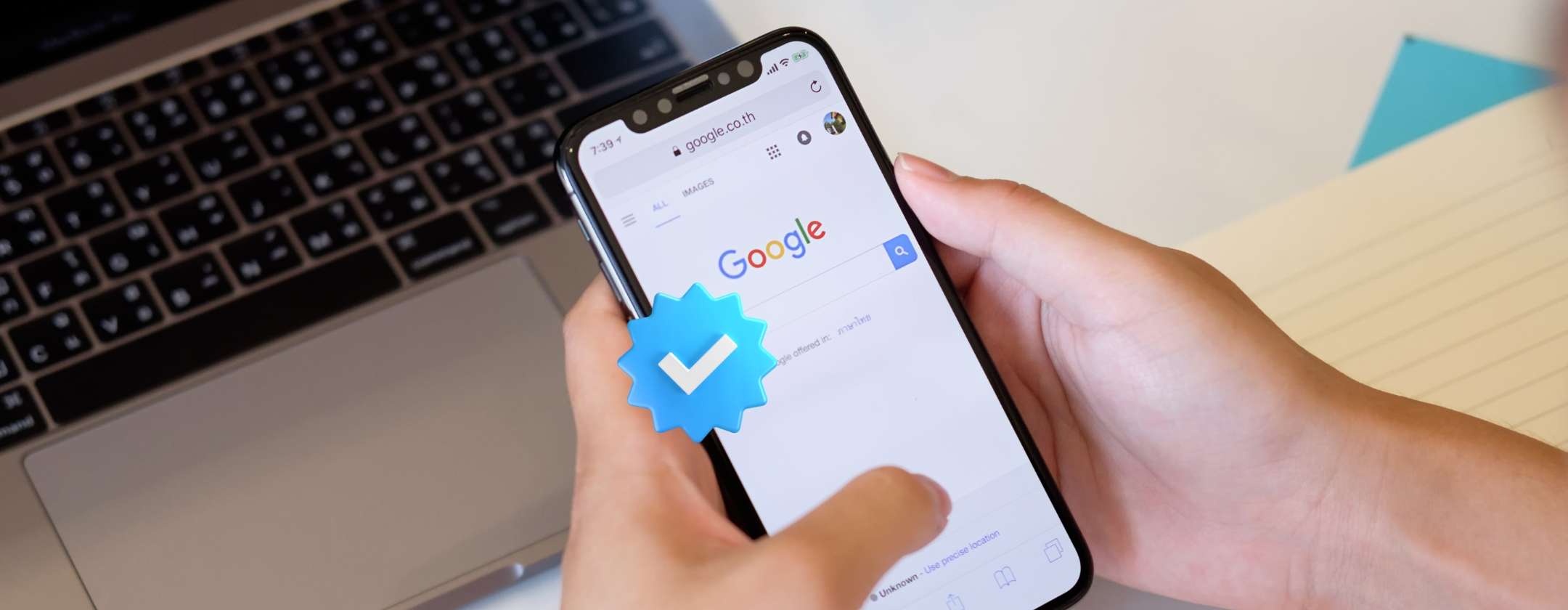 Con il motore di ricerca Google vedrai segni di spunta verificati