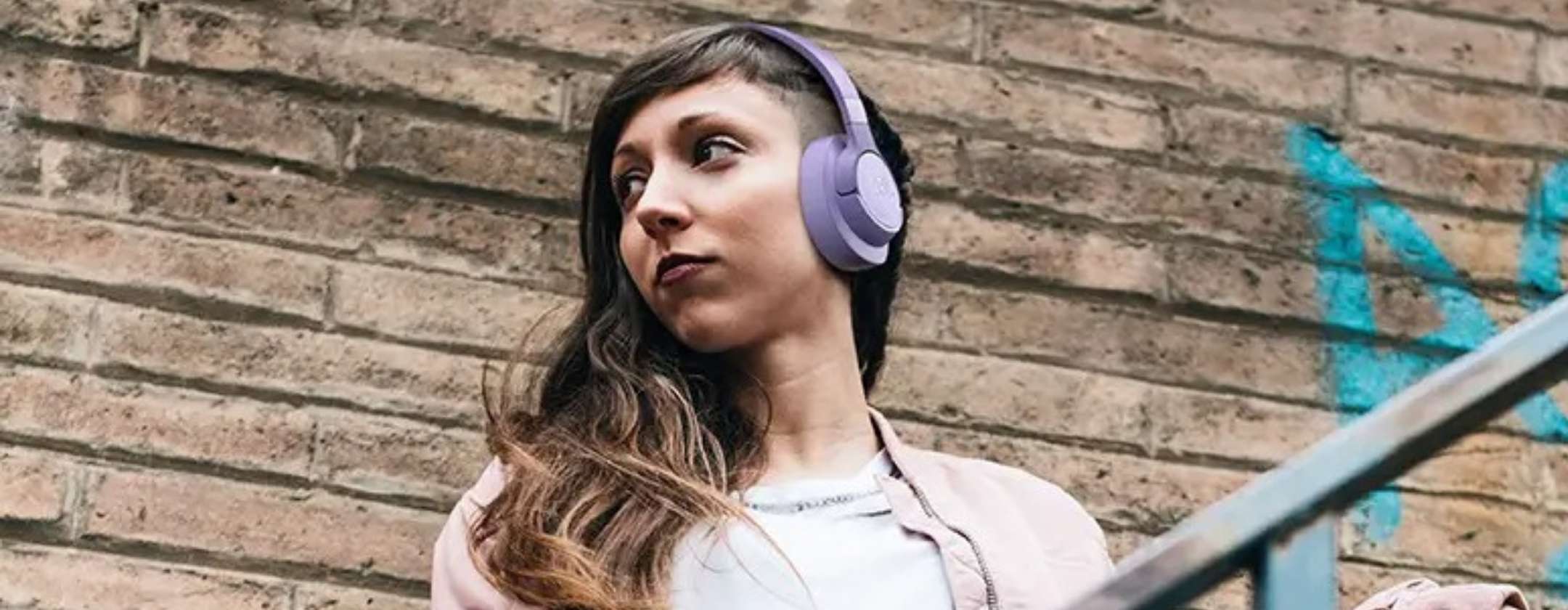 JBL Tune 720 BT: 76 ore di autonomia, connessione multipoint e 30€ di sconto